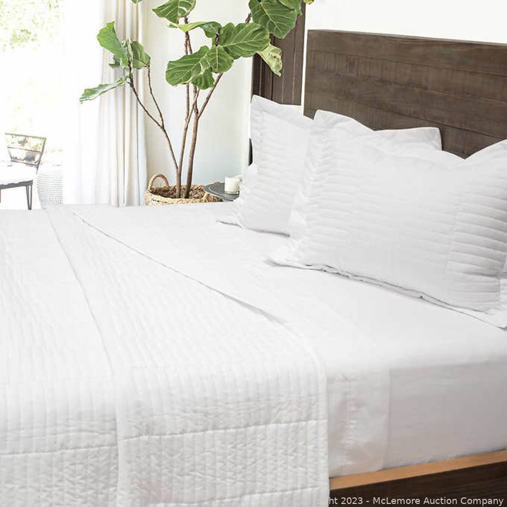 McLemore Auction Company - Auction: Brand New Bedding, Quilts, Pillows ...