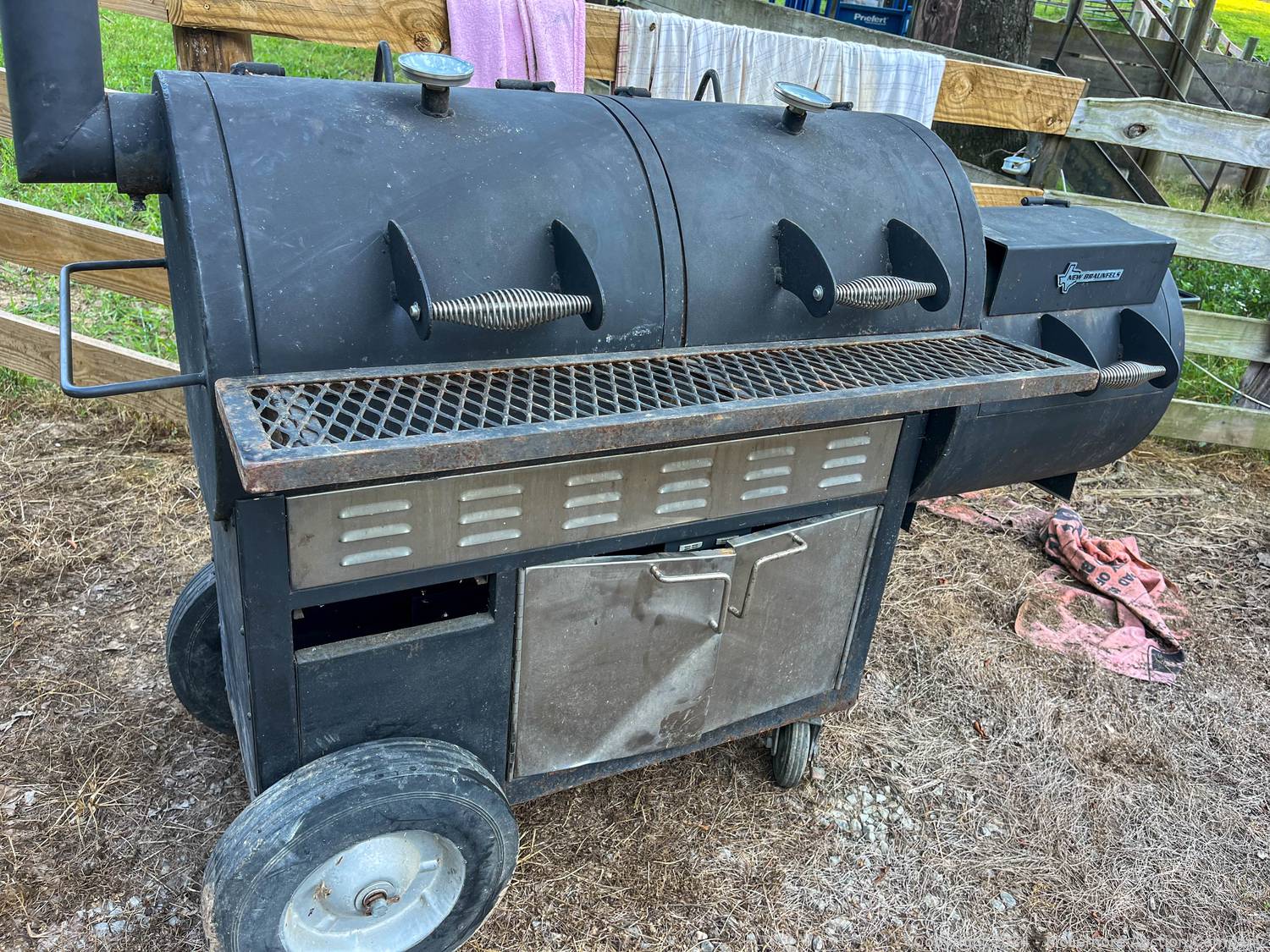 McLemore Auction Company - Auction: Two Ford F-250 Trucks, Farm ...