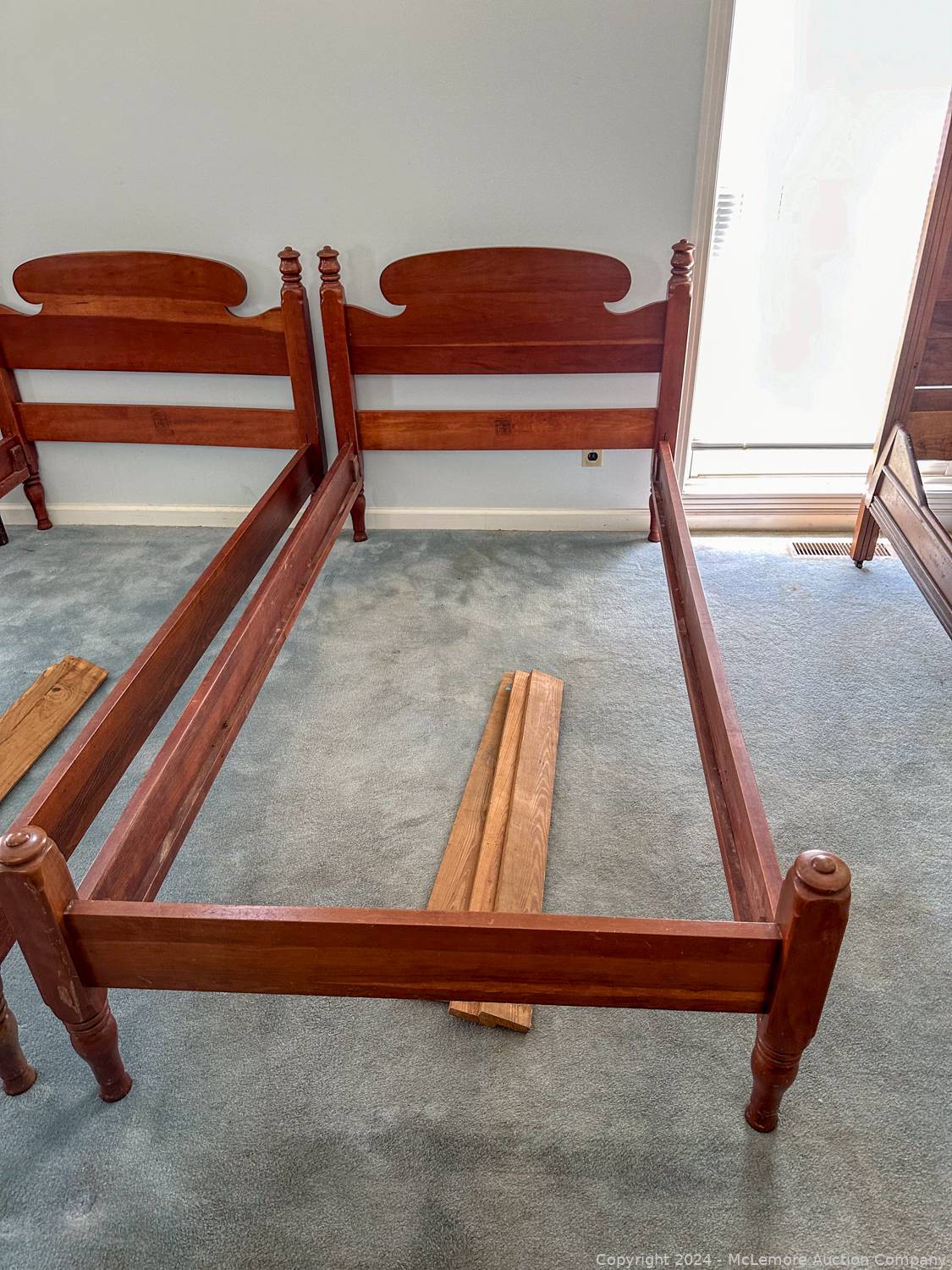 McLemore Auction Company - Auction: Moving Sale - 1954 Wurlitzer Jukebox, Musical Instruments ...